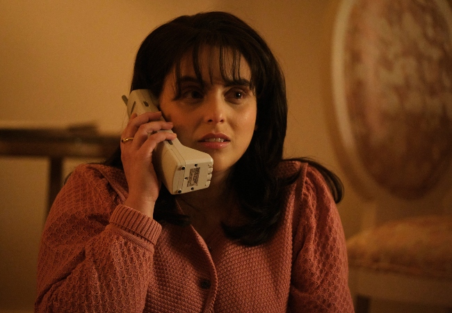 How Beanie Feldstein Made Herself Cry In 'Grueling' Impeachment Scenes